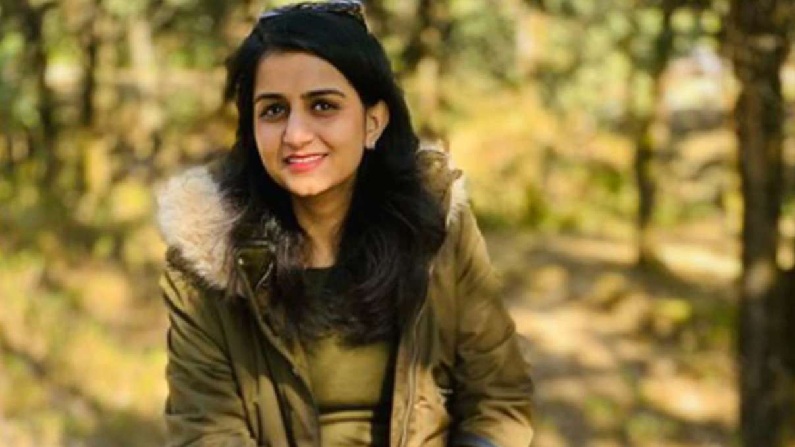 Success Story of IAS Officer Saumya Sharma who is Hearing Impaired but ...