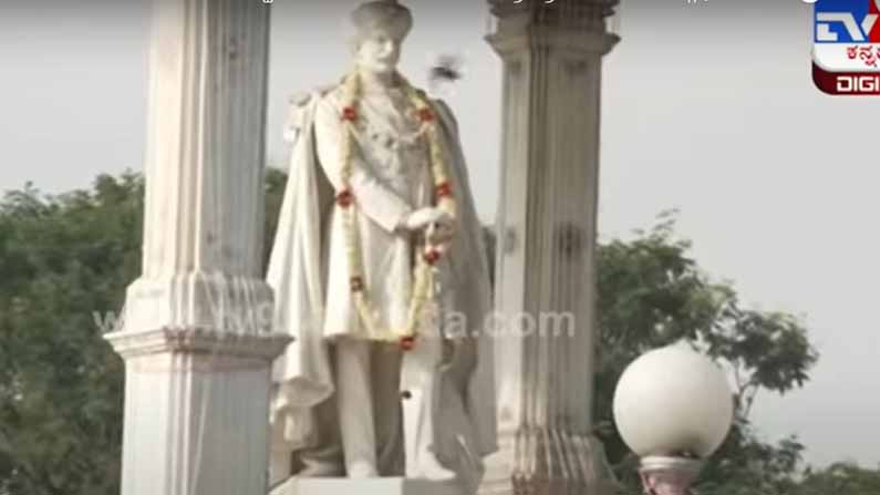 Sword in the hand of Jayachamarajendra Wodeyar statue in Mysuru broken ...