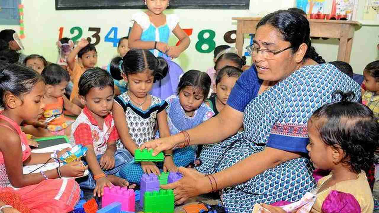 LKG UKG Offline Classes To Reopen Start From November 8 Karnataka Govt lkg-ukg-offline-classes-to-reopen-start-from-november-8-karnataka-govt
