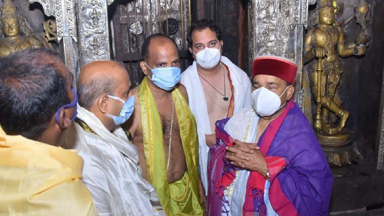 Karnataka Governor Thawar Chand Gehlot visits Udupi Sri Krishna Matha ...