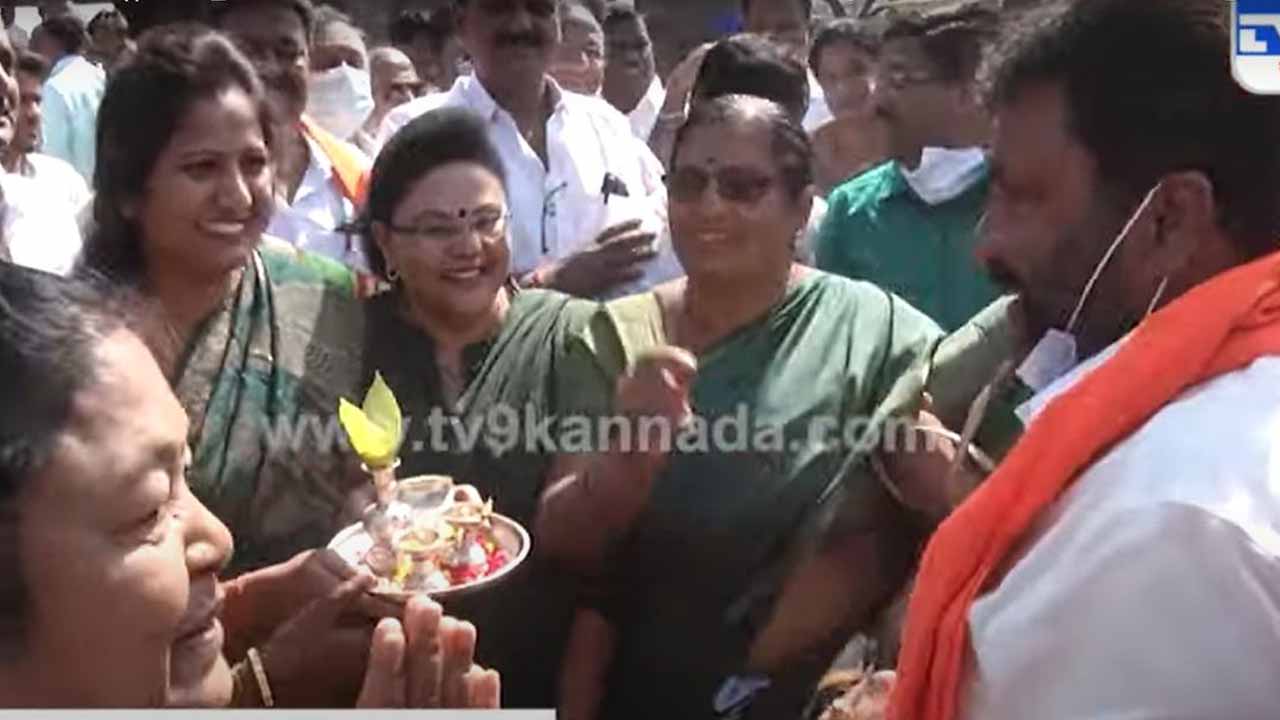 BC Patil visits Gadag for the first time after taking charge as in ...