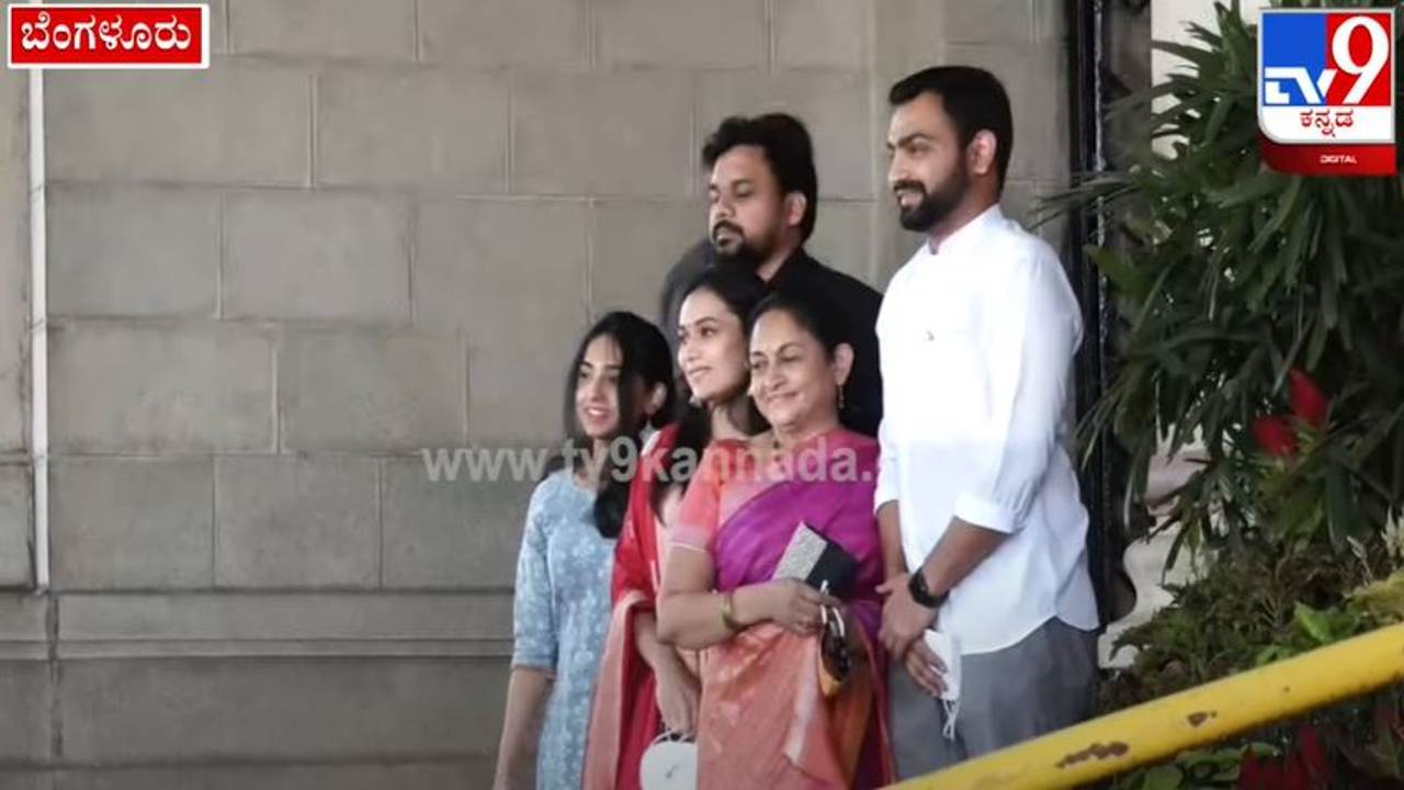 Basavaraj Bommai Family Wife Son Daughter enters Vidhana Soudha to ...