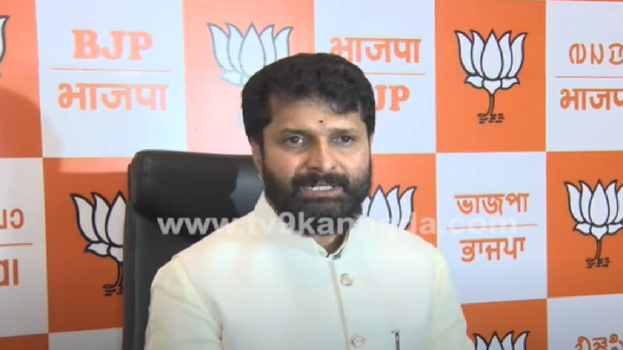 Nehru is a liberal who divided the country, but what Mahatma Gandhi did ...