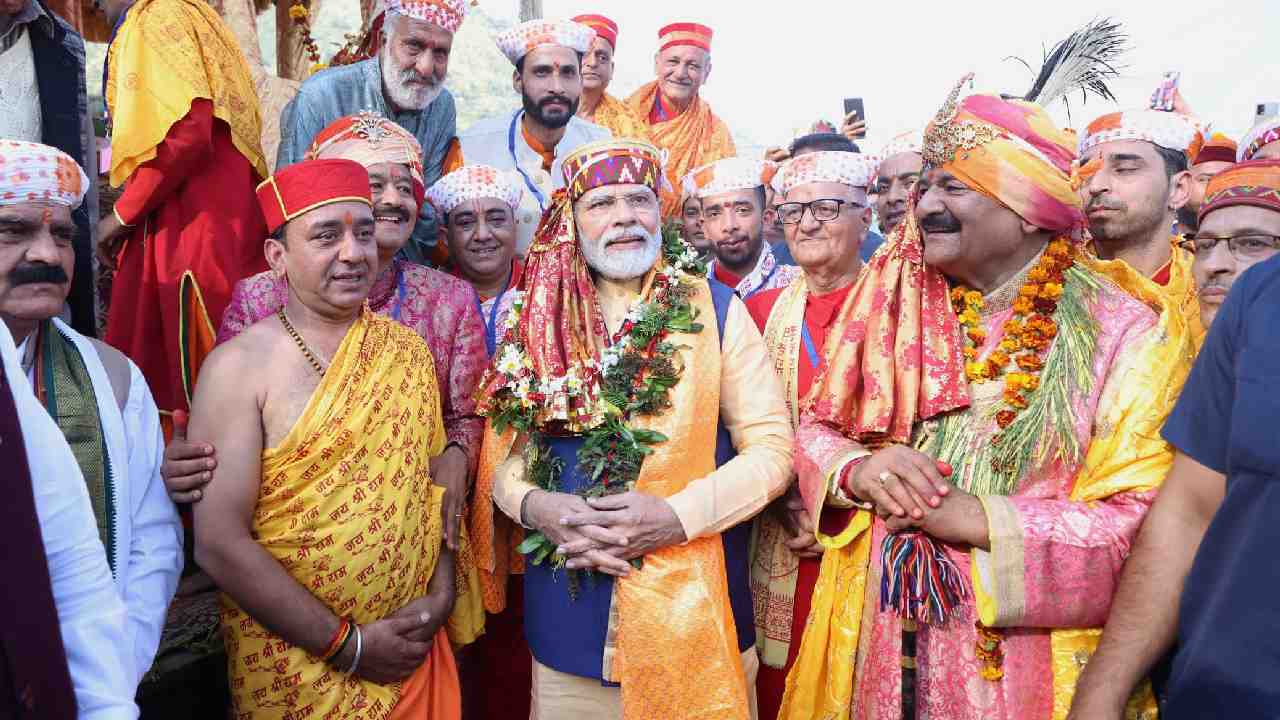 Narendra Modi first Prime Minister to take part in Kullu Dasehra Dasara ...