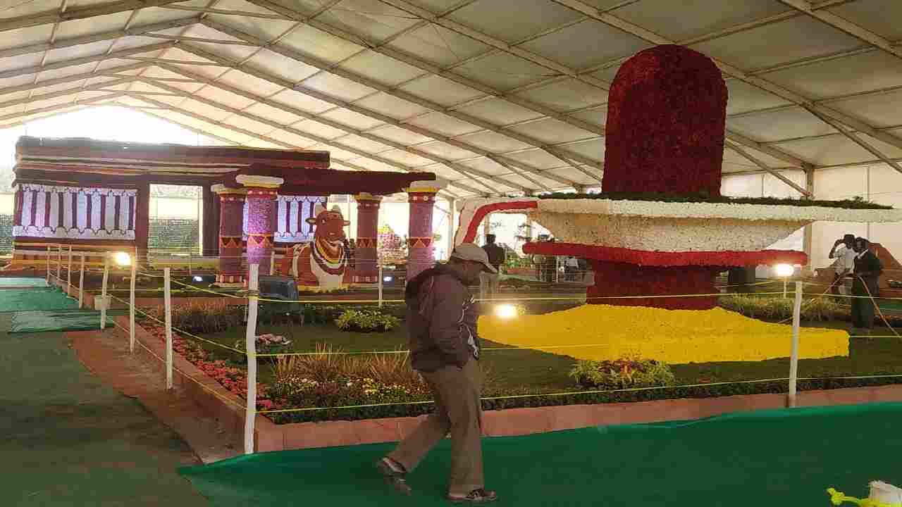 Chikkaballapur Utsav flower temple, shiva linga are attracting people ...