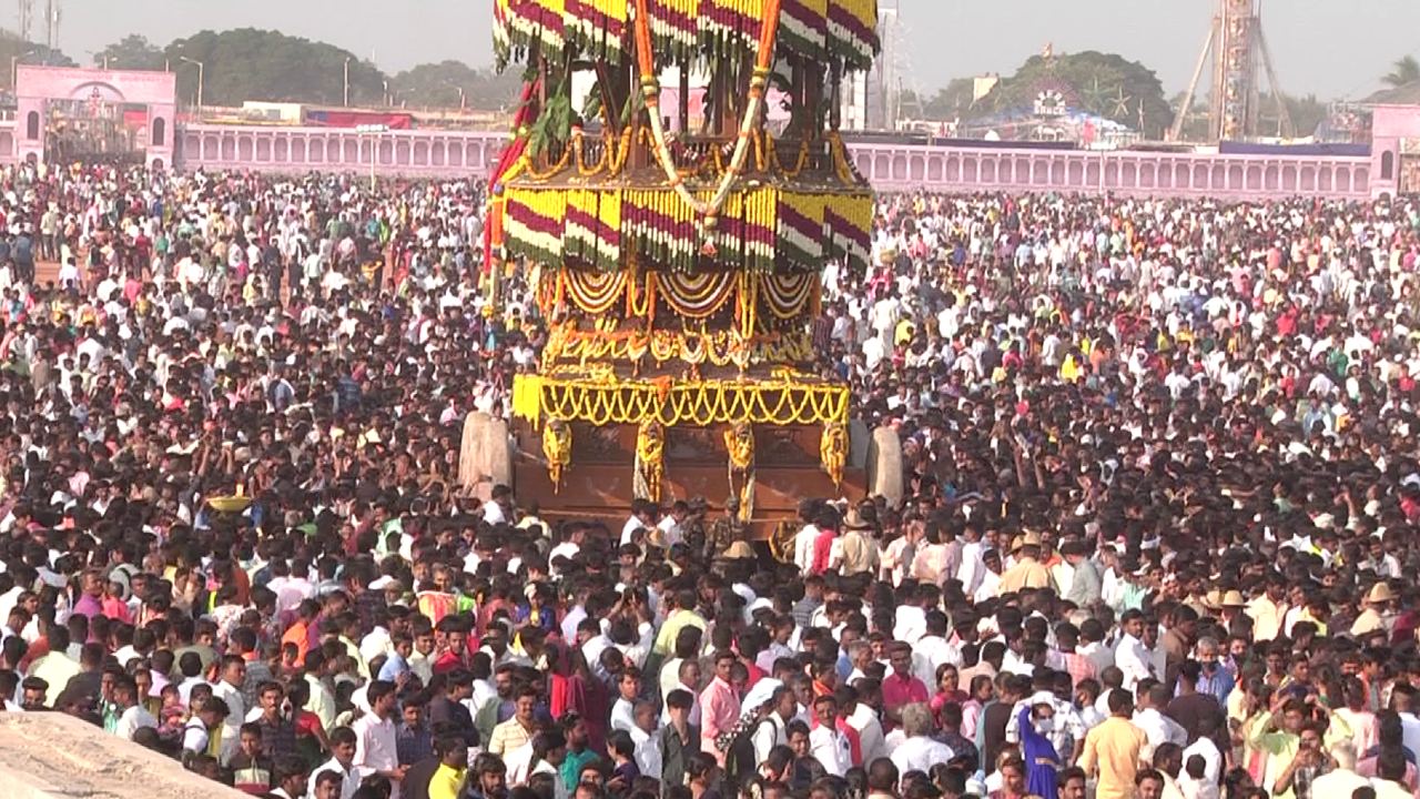 Koppal Shree Gavisiddeshwara Matha Gavimath Jatre Special devotees ...