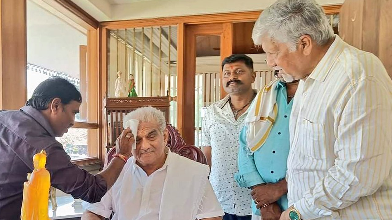 Dharmasthala Dharmadhikari Dr Veerendra Heggade acting in Veera Kambala ...