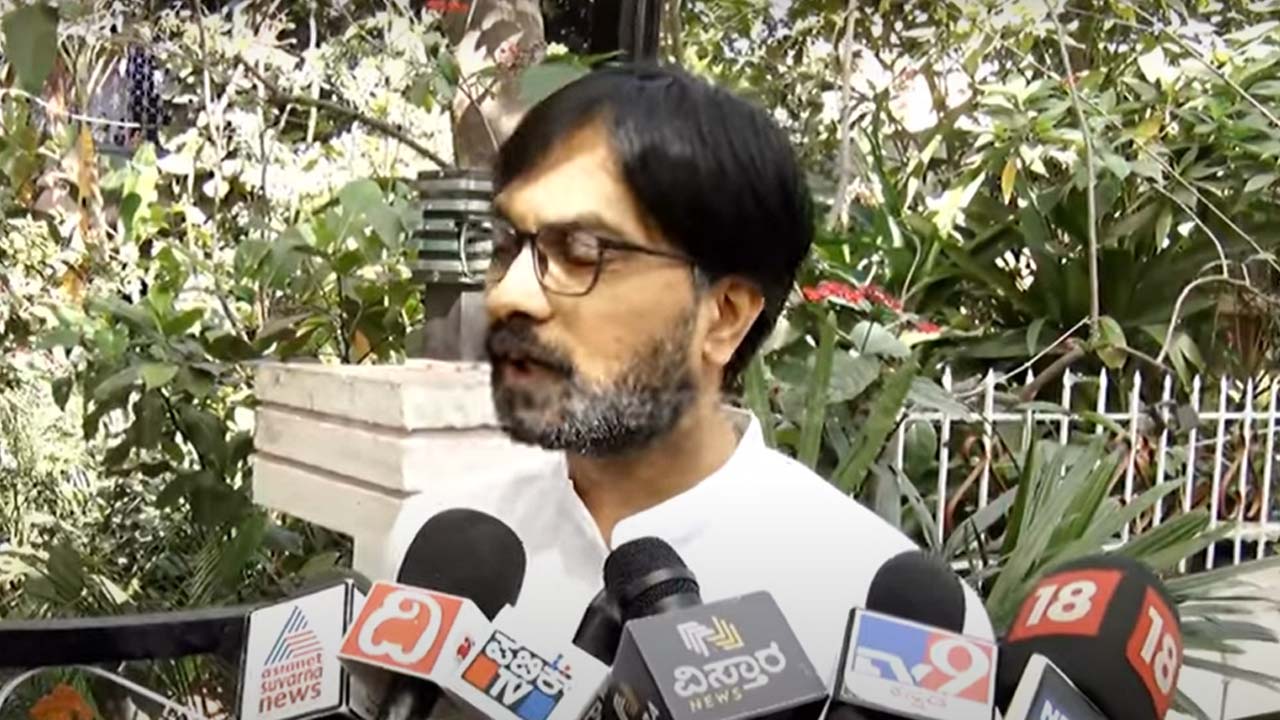 D Roopa is no one to poke her nose into Rohini Sindhur i's affairs ...